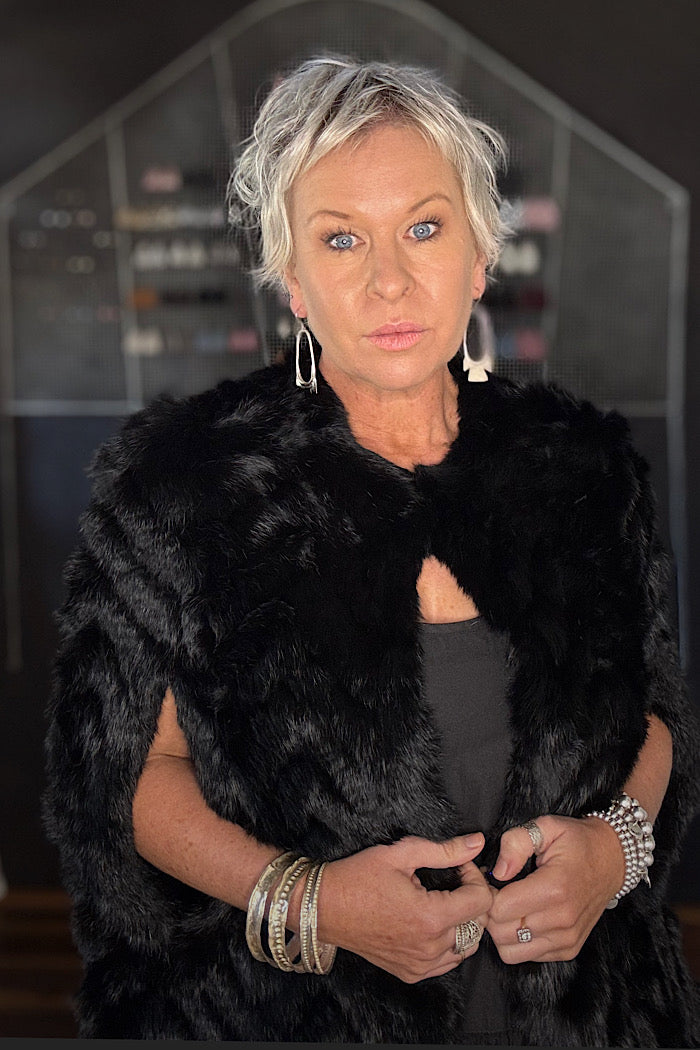 CALISTA FUR CAPE - BLACK – Mickelloo